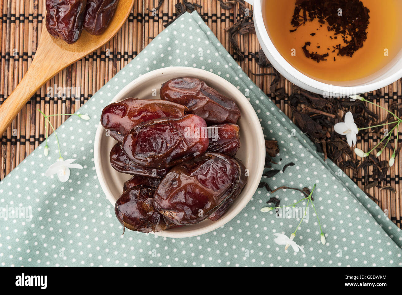Saudi dates and tea hi-res stock photography and images - Alamy