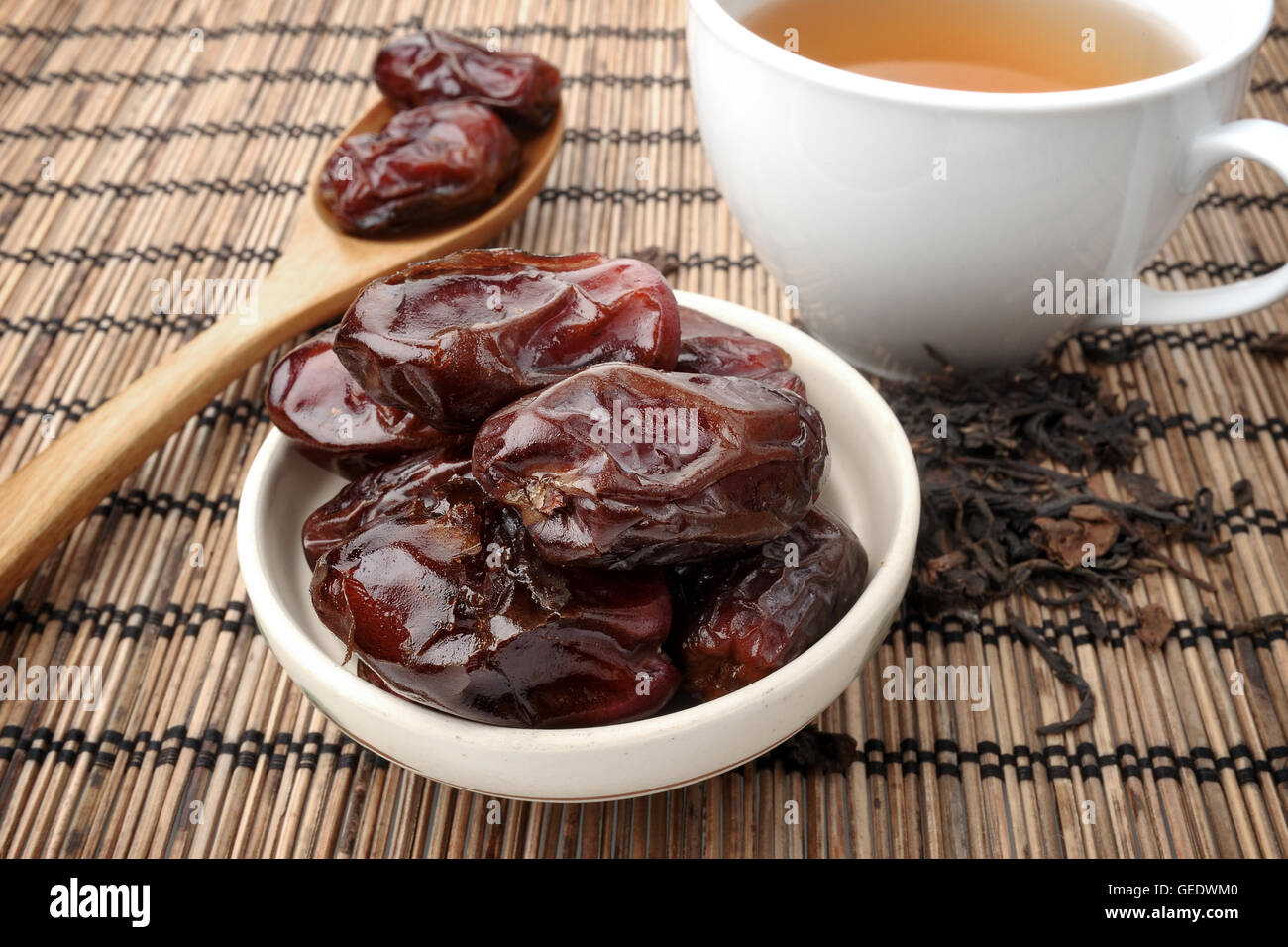Saudi dates and tea hi-res stock photography and images - Alamy