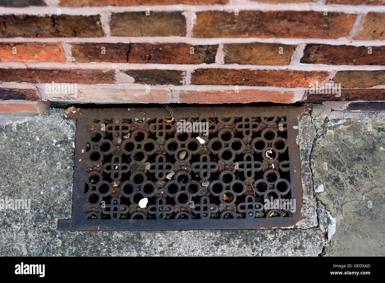 Metal grating hi-res stock photography and images - Alamy