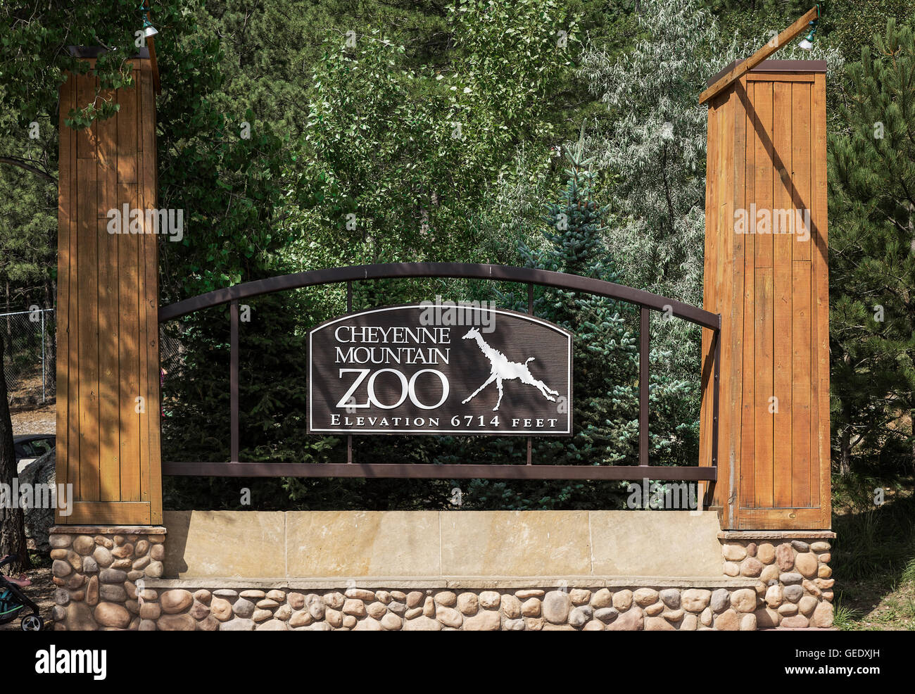 Zoo entrance sign hi-res stock photography and images - Alamy