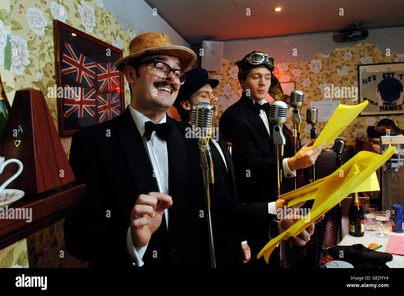 Fitzrovia nightlife hi-res stock photography and images - Alamy