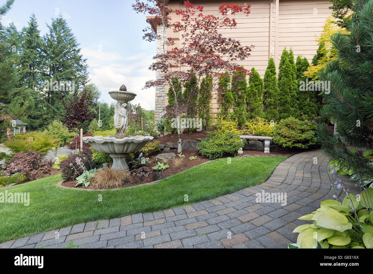 Manicured garden lawn High Resolution Stock Photography and Images - Alamy