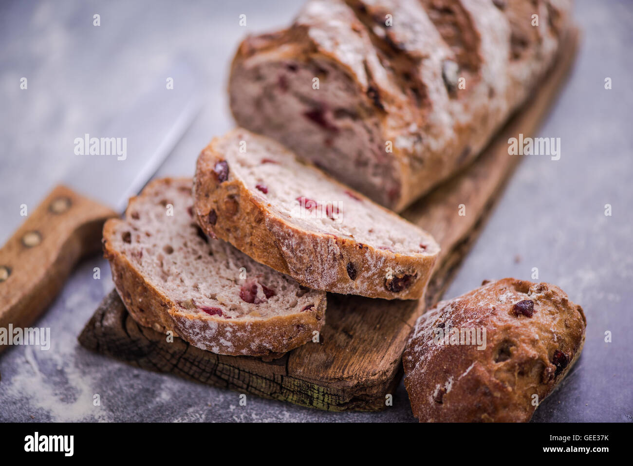 cutting slice of healthy bread from loaf Stock Photo - Alamy