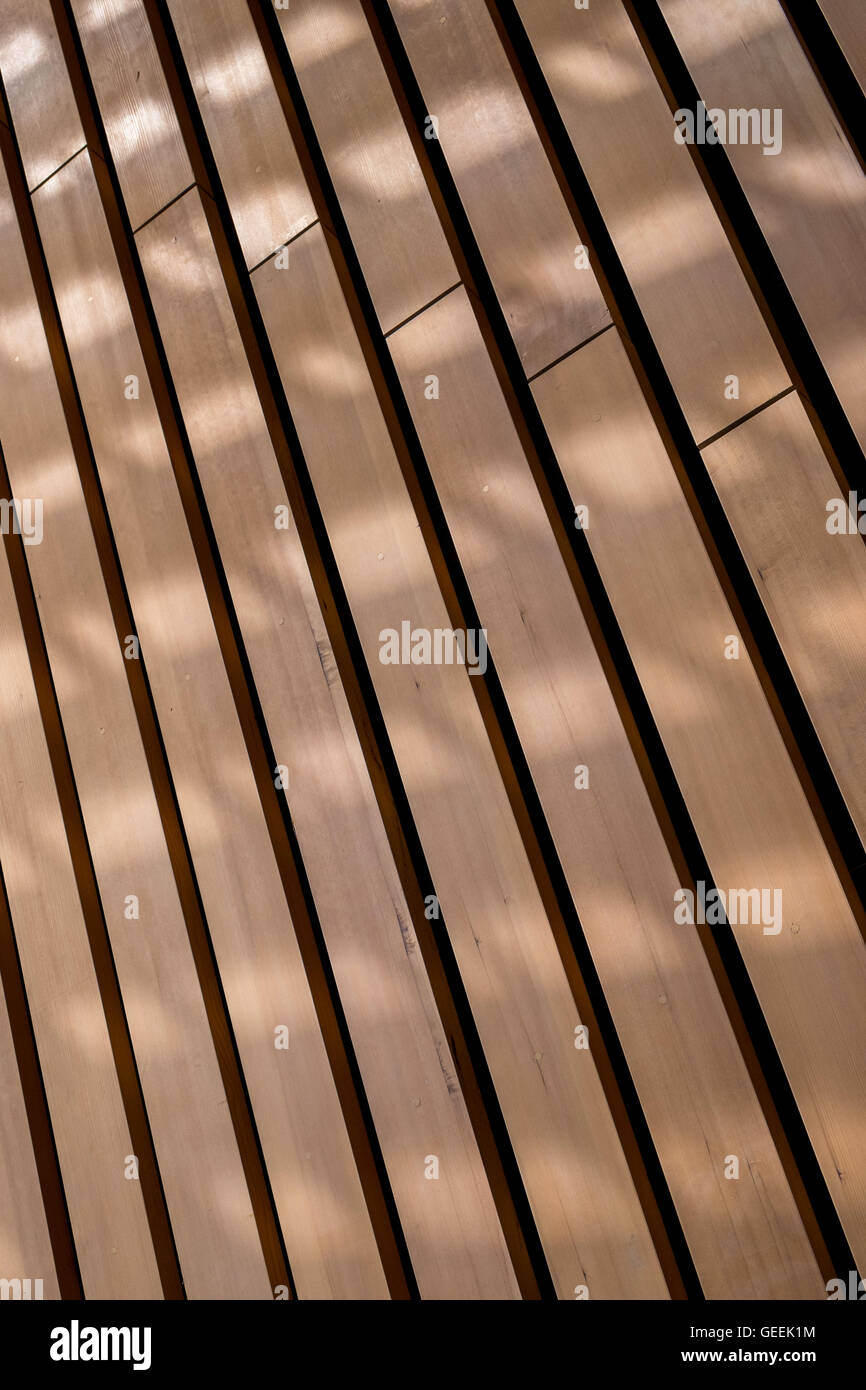 Diagonal pattern in wood wall, light and dark stripes Stock Photo - Alamy