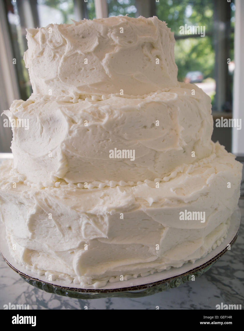 Blank wedding cake | Beachweddingtips.com