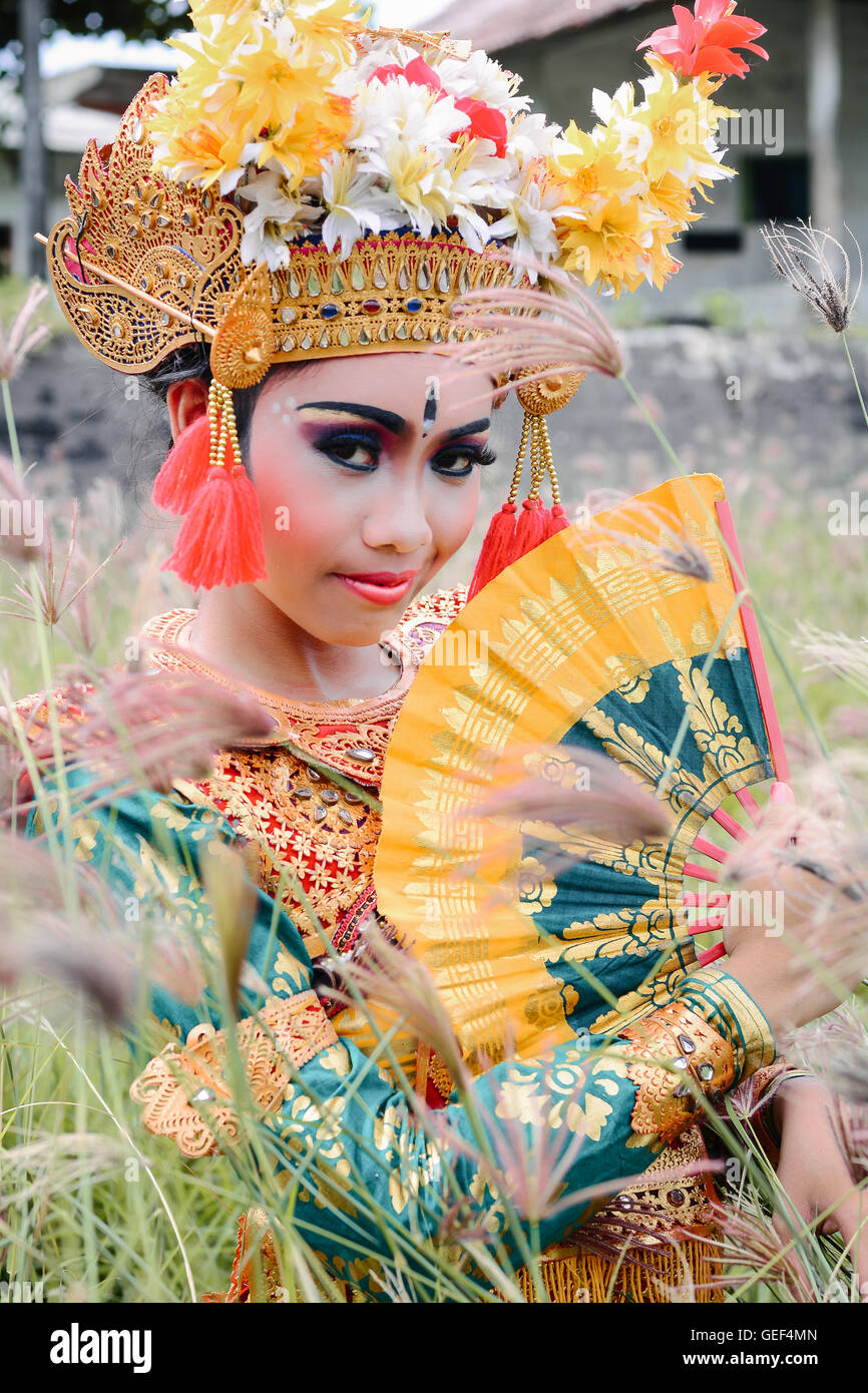 Legong dress hi-res stock photography and images - Alamy