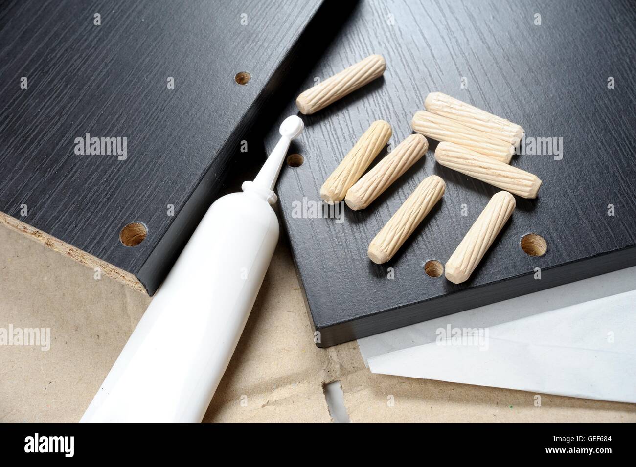 Mdf glue hi-res stock photography and images - Alamy