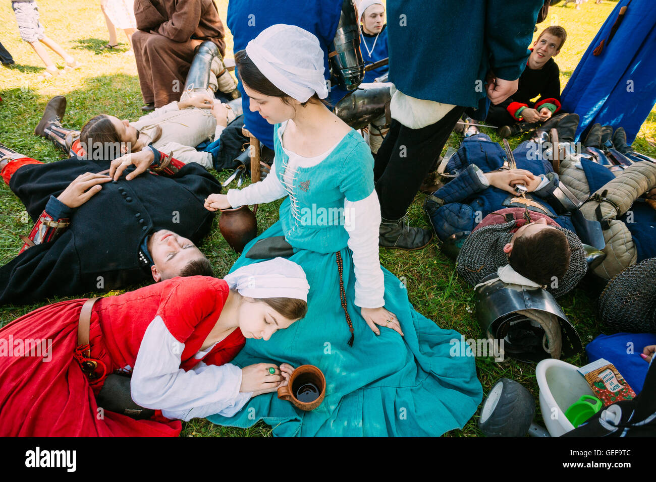 Medieval festival woman hi-res stock photography and images - Alamy
