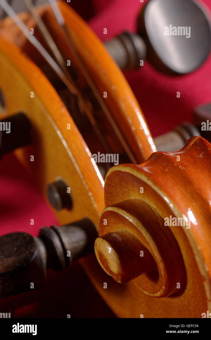 Violin colour hi-res stock photography and images - Alamy