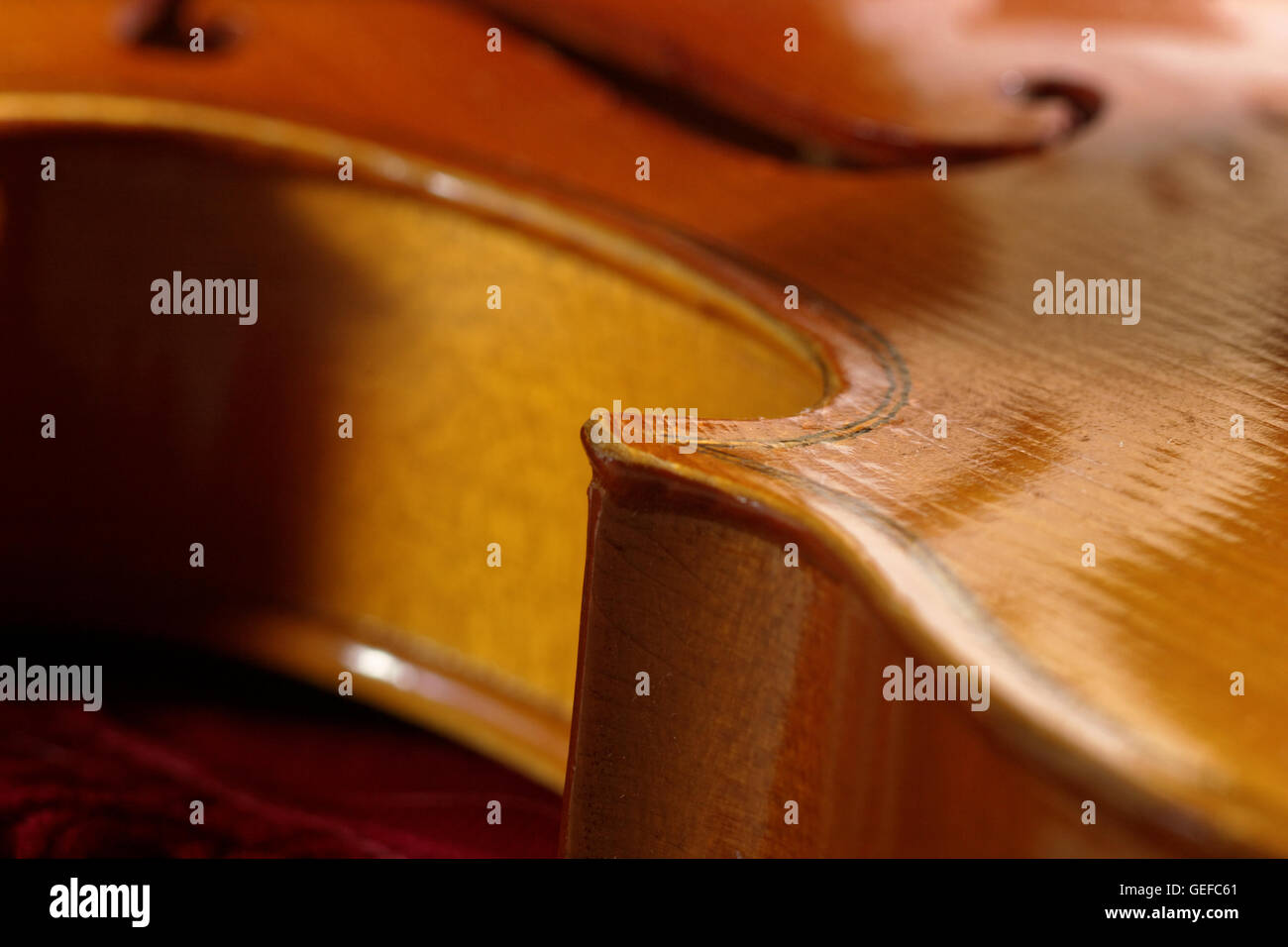 Violin colour hi-res stock photography and images - Alamy