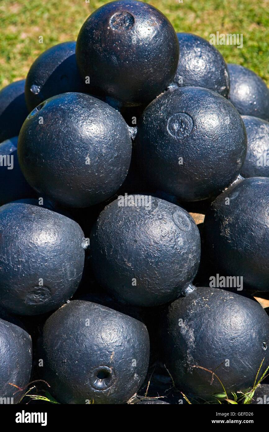 Pile of cannon balls hi-res stock photography and images - Alamy