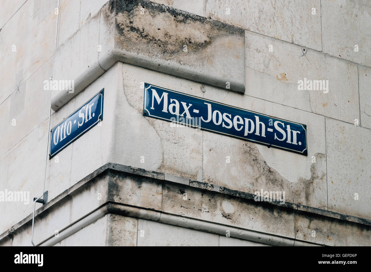 Street name signs hi-res stock photography and images - Alamy