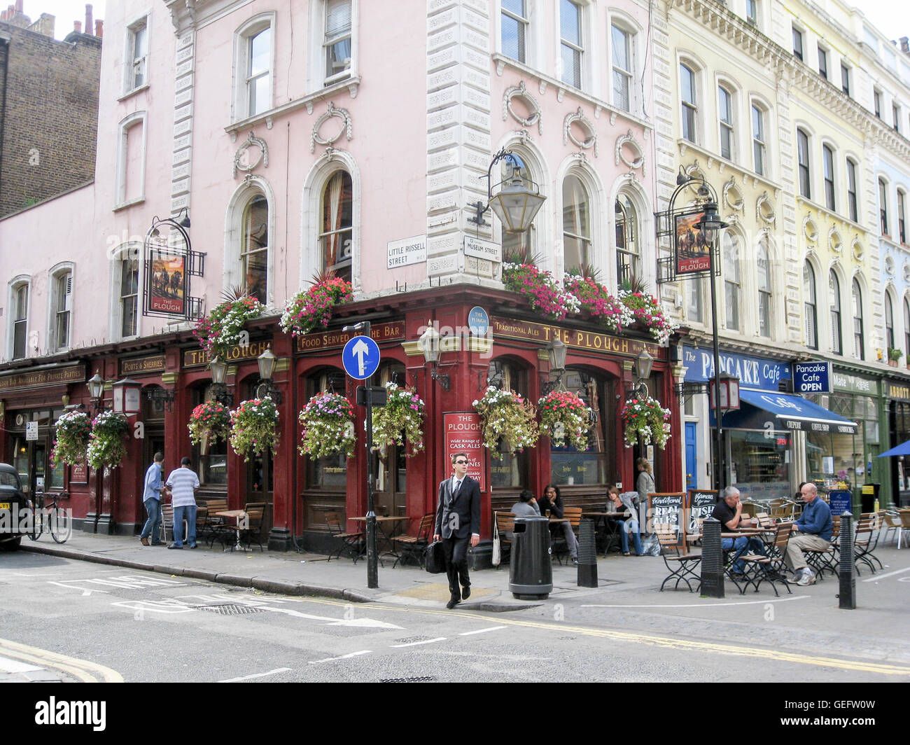 British pub tavern bar brick building hi-res stock photography and ...