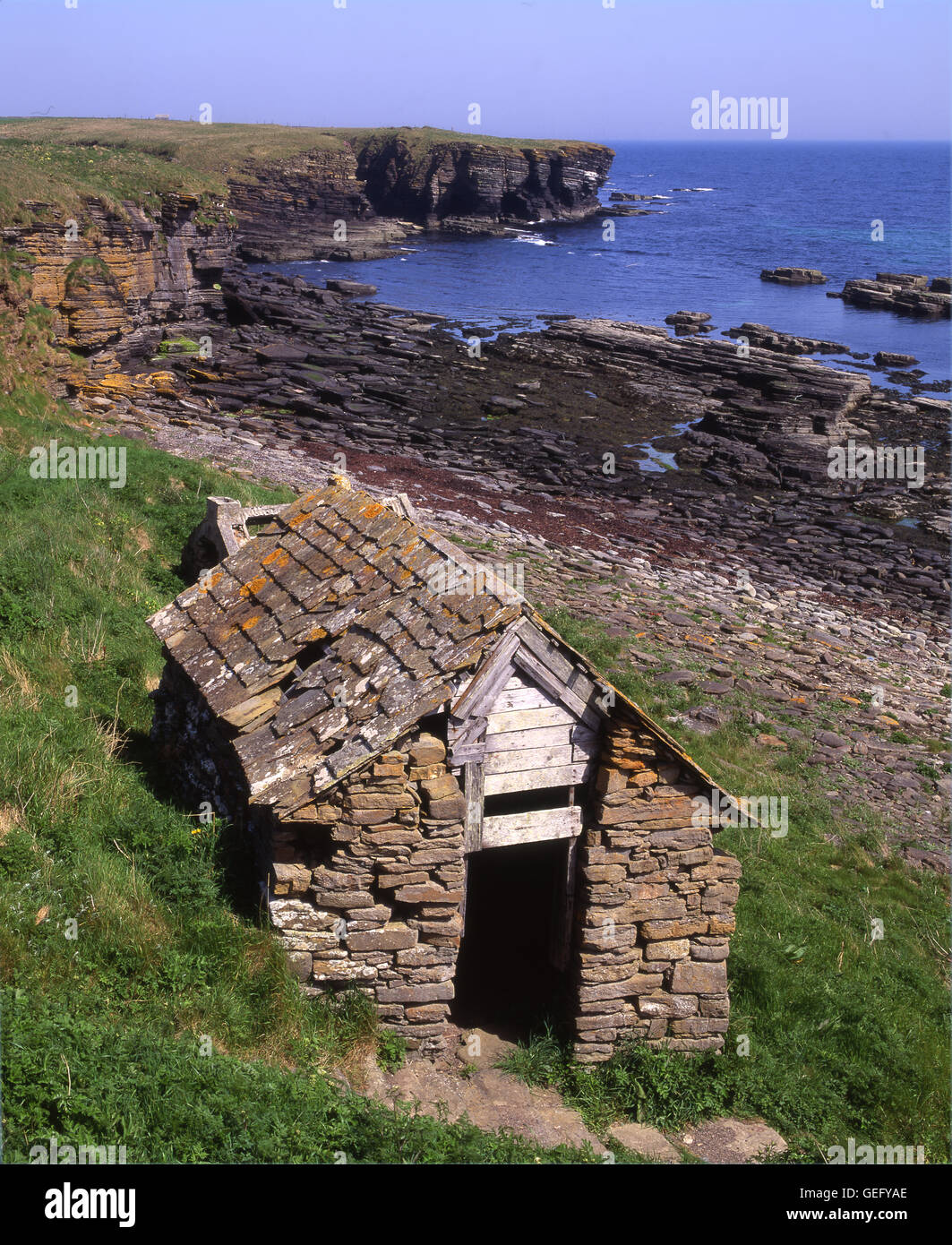 Auckengill harbour, Keiss Beach, Wick, Northern Scotland Stock Photo ...