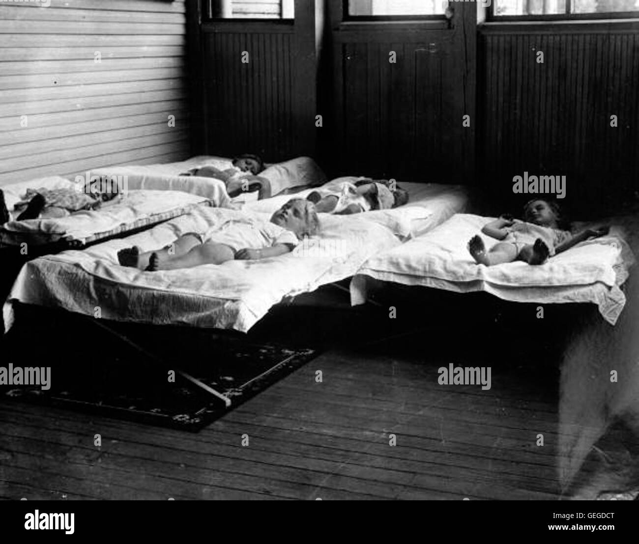 Children sleeping in nursery school hi-res stock photography and images ...