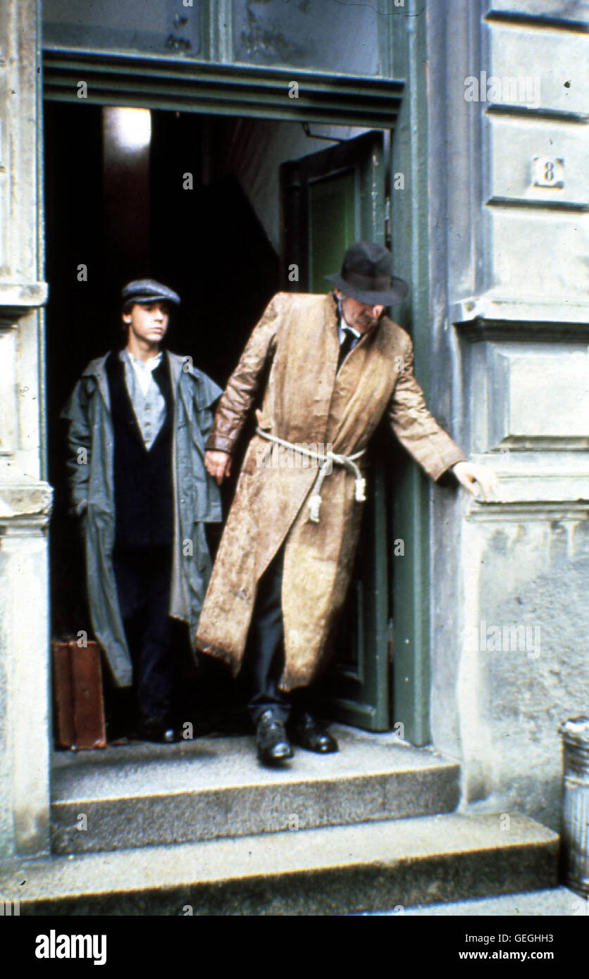 Chad Lowe, Donald Sutherland John Reese (Donald Sutherland r) wird ...