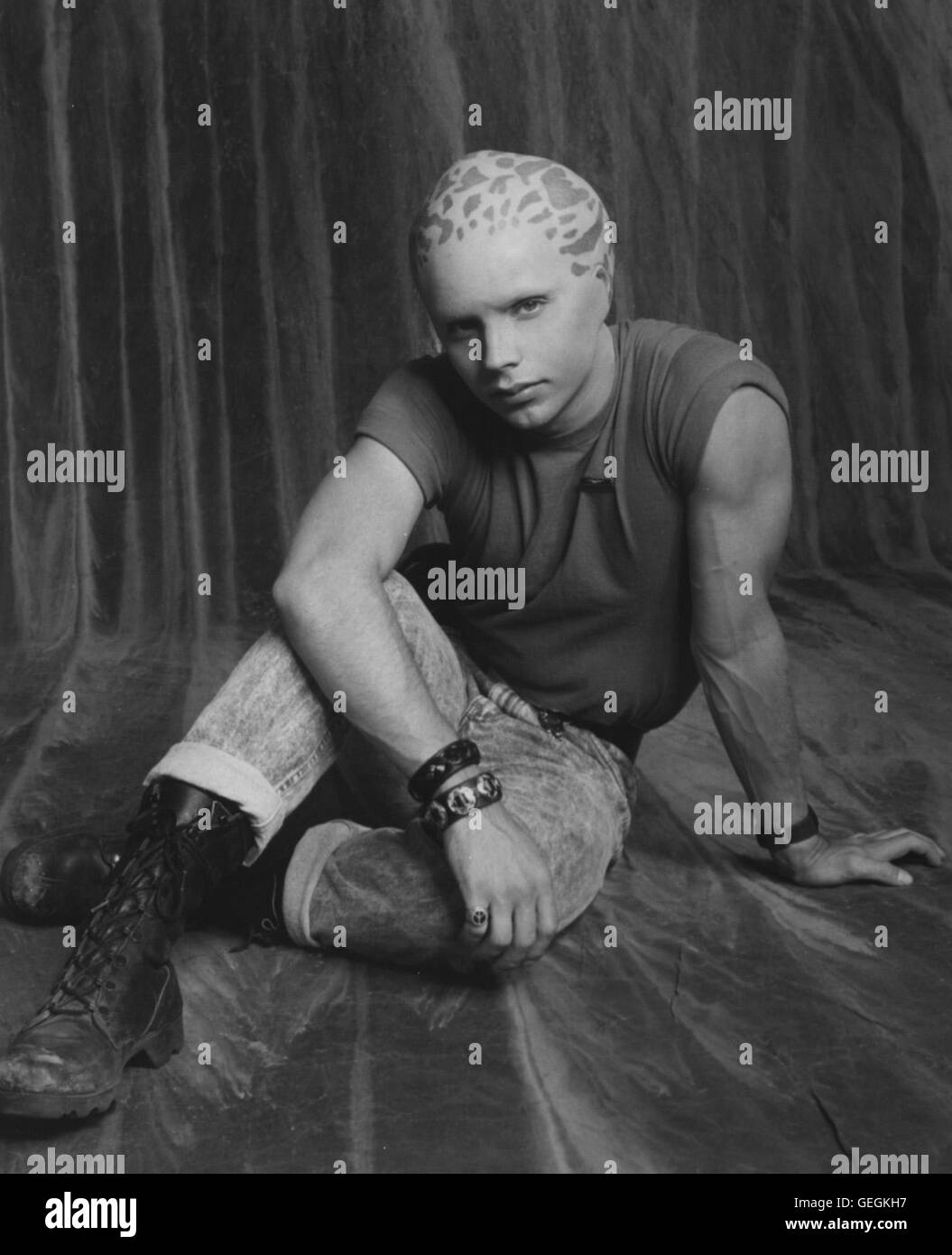 Szenenbild alien nation series alien hi-res stock photography and ...