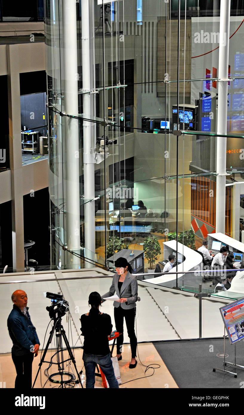 Tv screen tokyo japan asia hi-res stock photography and images - Alamy