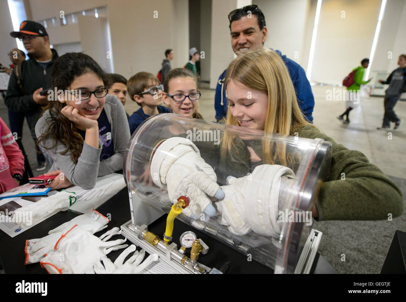 Engaging science exhibits hi-res stock photography and images - Alamy