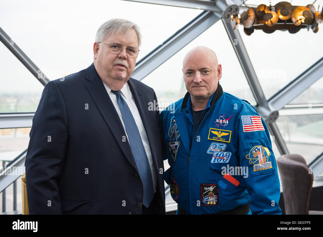 NASA astronaut Scott Kelly meets Ambassador John Tefft in Moscow to ...