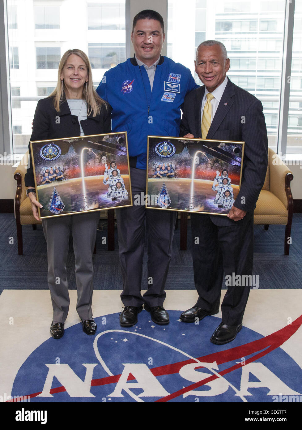 Astronaut Lindgren at NASA Headquarters 04250004 Stock Photo - Alamy