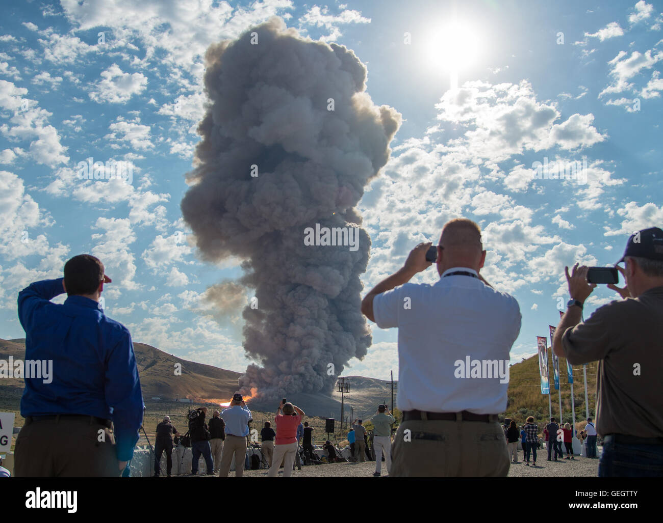 Sls rocket booster hi-res stock photography and images - Alamy