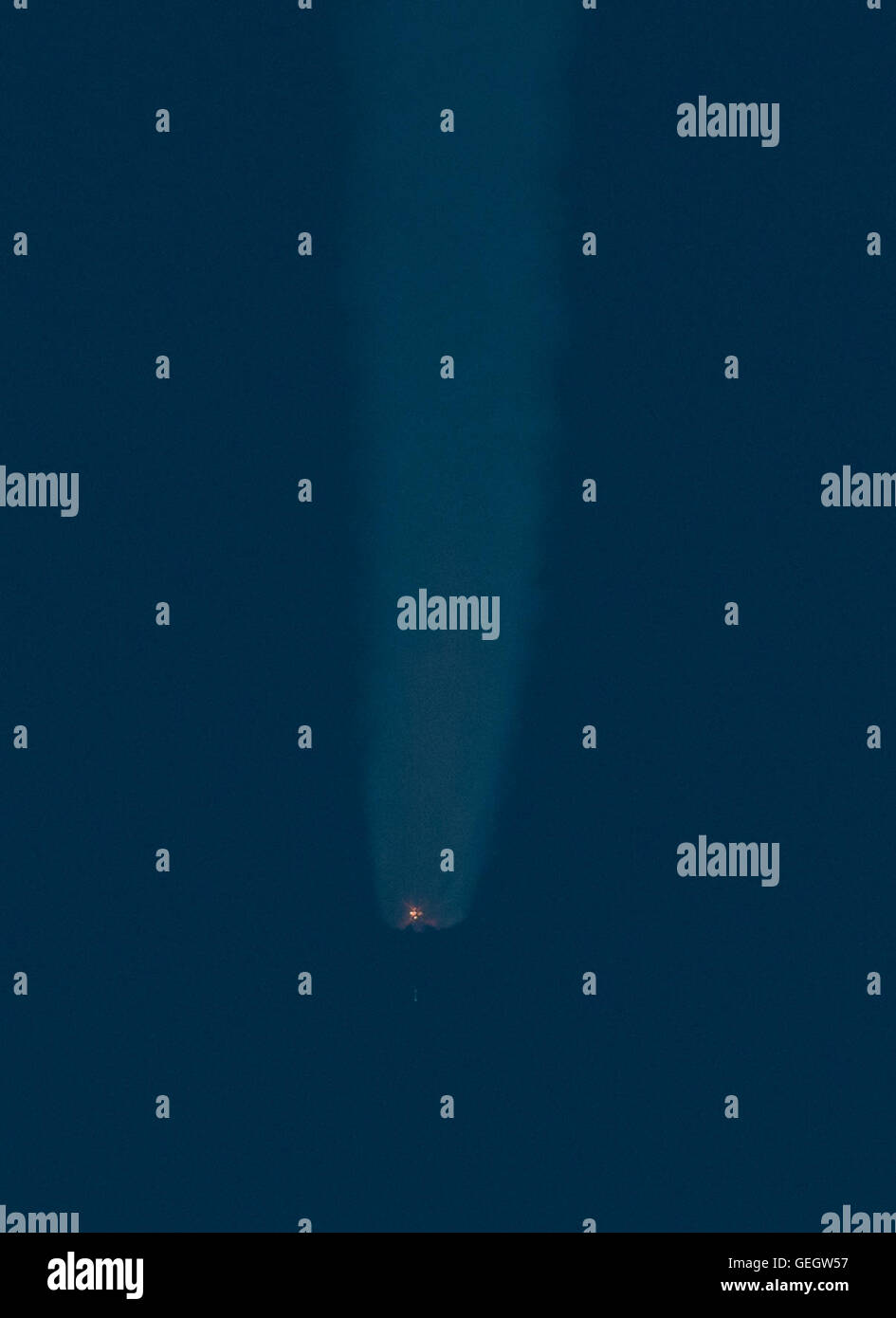 Expedition 46 launch hi-res stock photography and images - Alamy