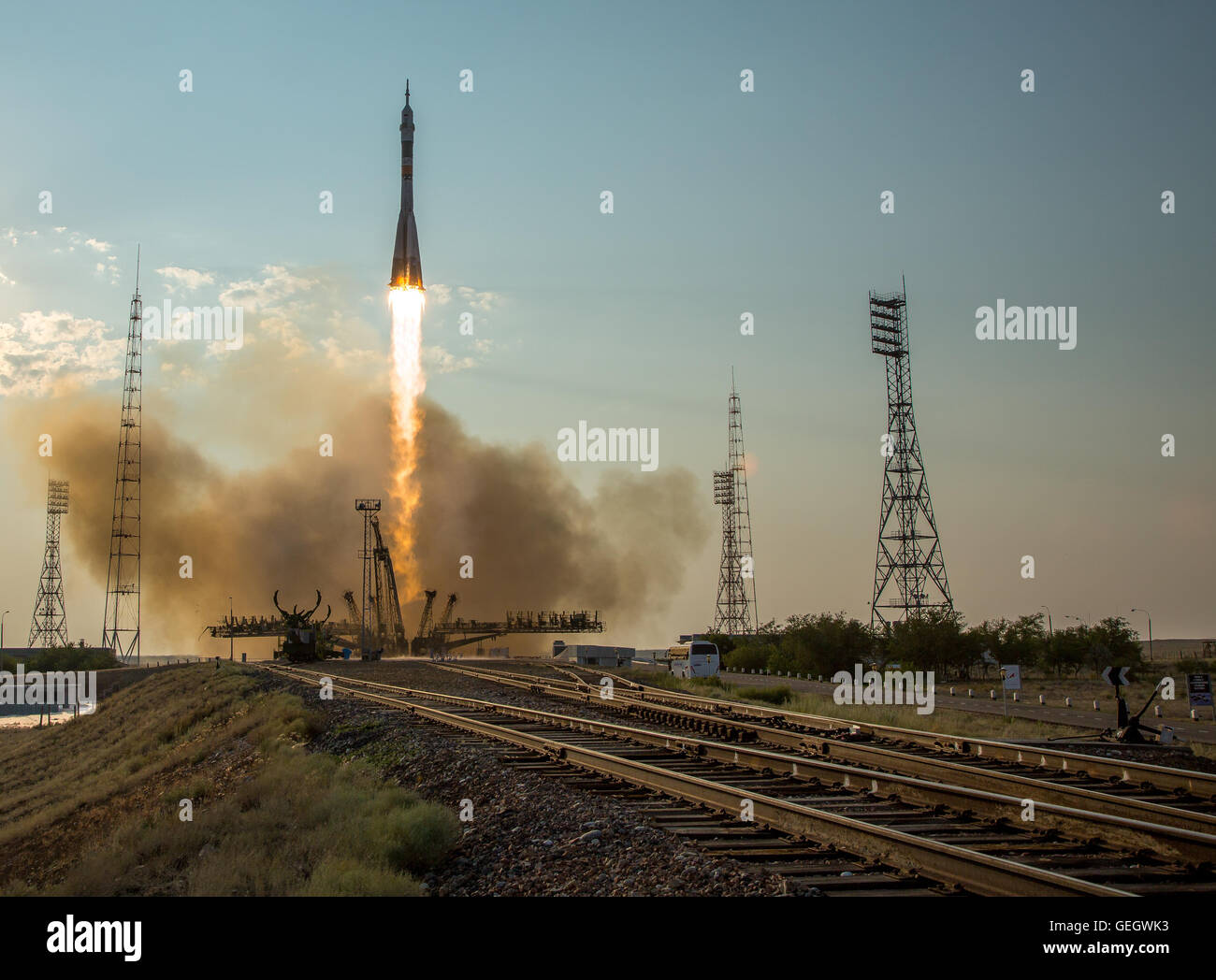 Expedition 48 launch hi-res stock photography and images - Alamy