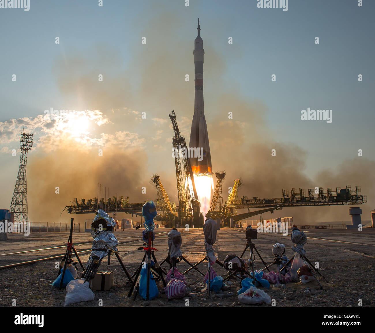 Expedition 48 launch hi-res stock photography and images - Alamy