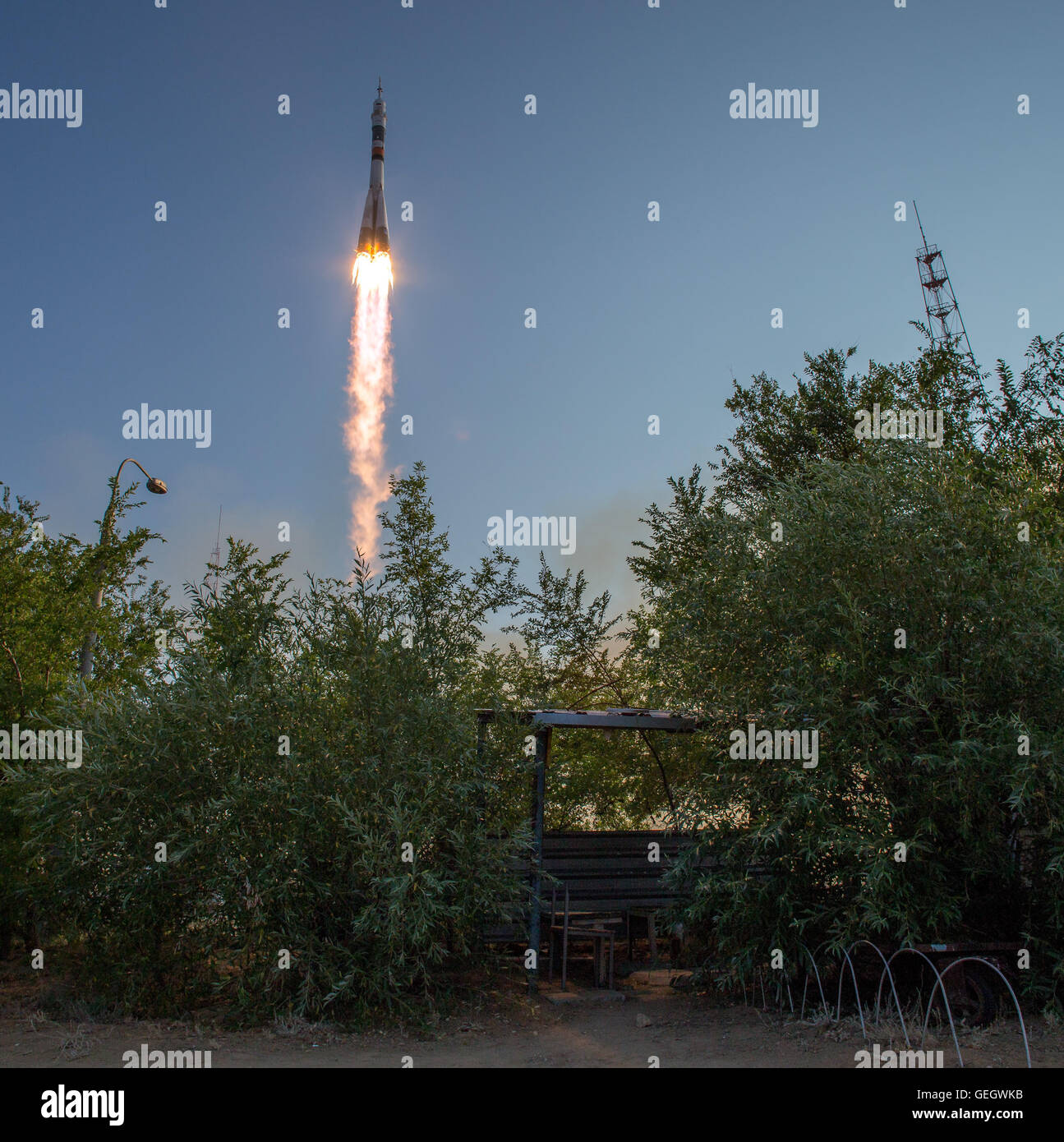 Expedition 48 launch hi-res stock photography and images - Alamy