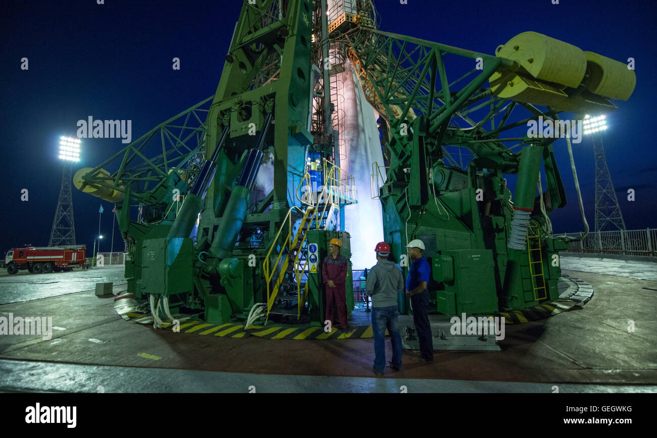 Expedition 48 launch hi-res stock photography and images - Alamy