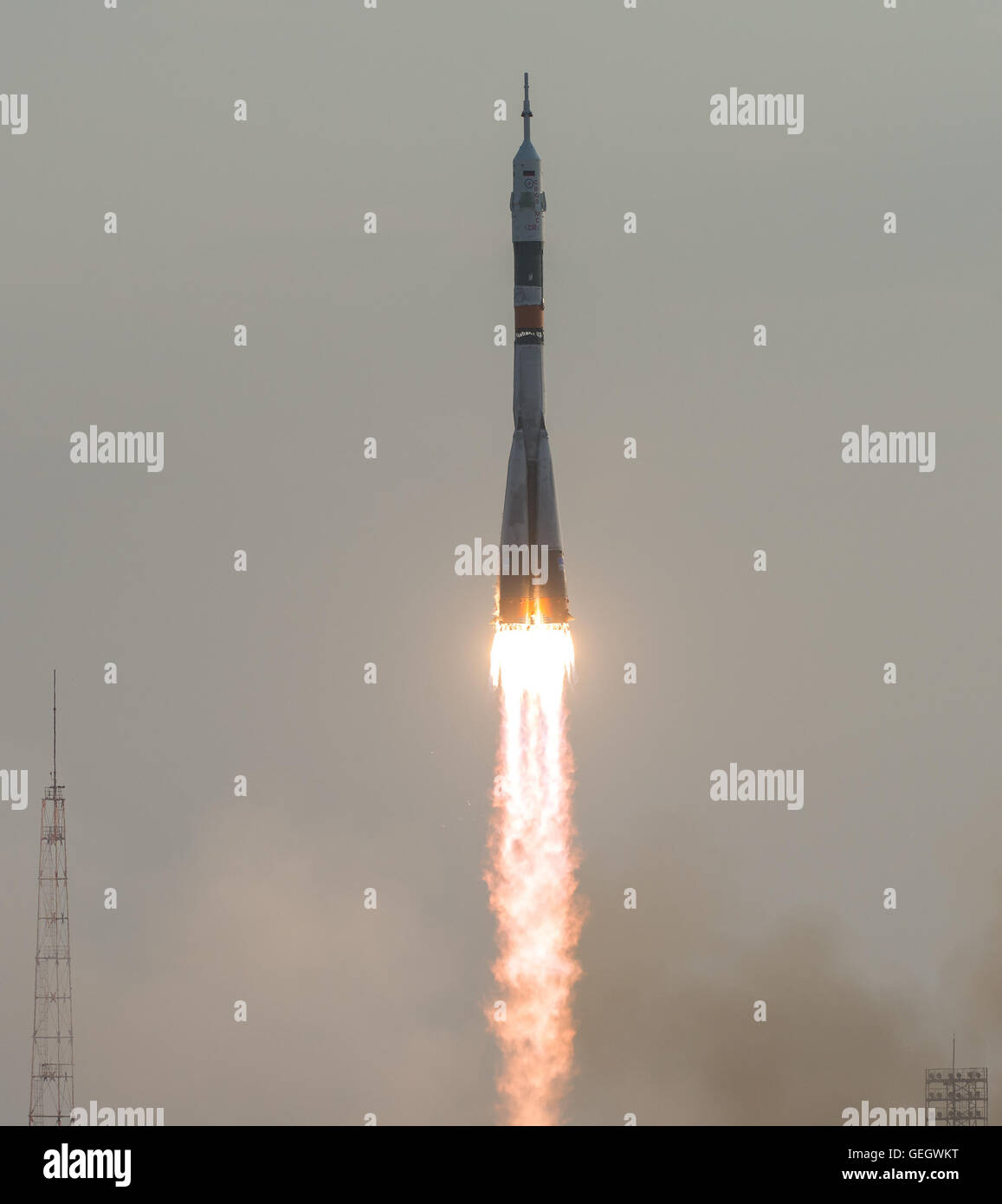 Expedition 48 launch hi-res stock photography and images - Alamy
