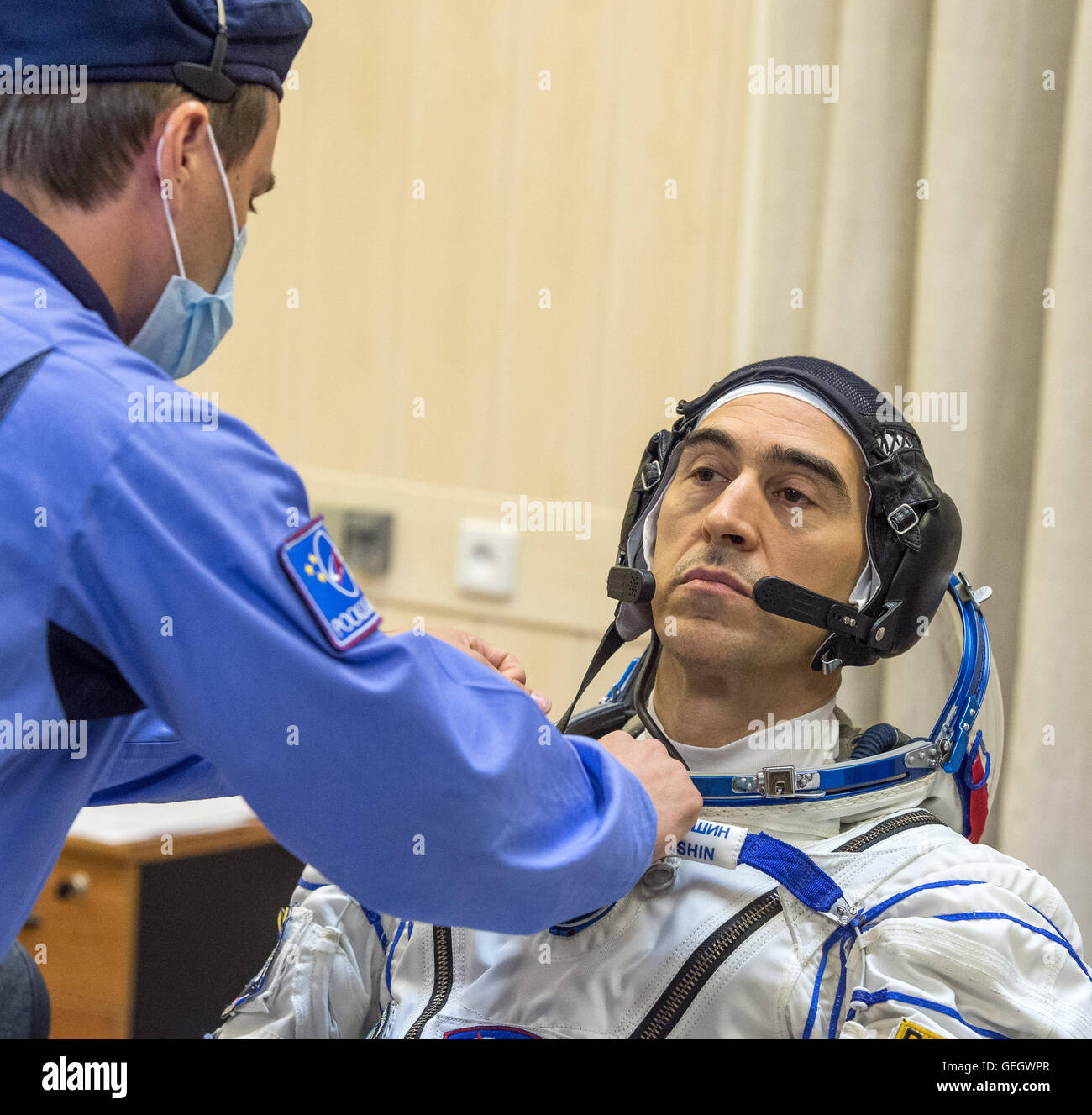 Expedition 48 Suit Up 07070052 Stock Photo - Alamy