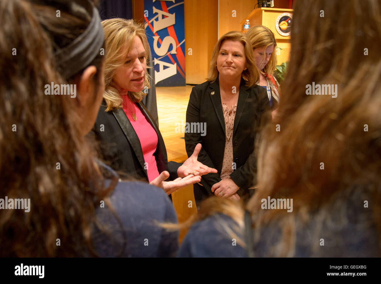 Nasa women hi-res stock photography and images - Alamy