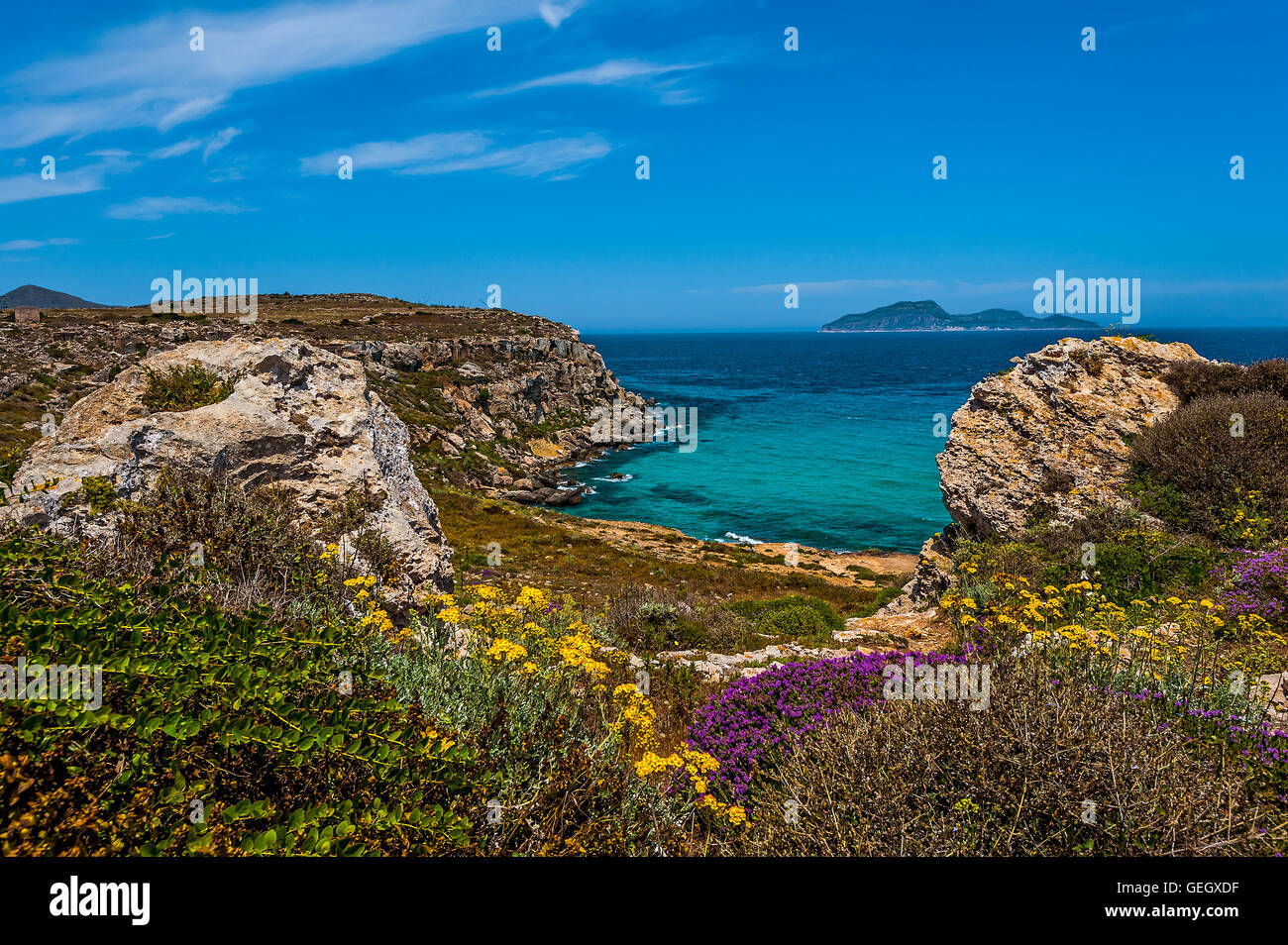 Spiaggia rossa hi-res stock photography and images - Alamy