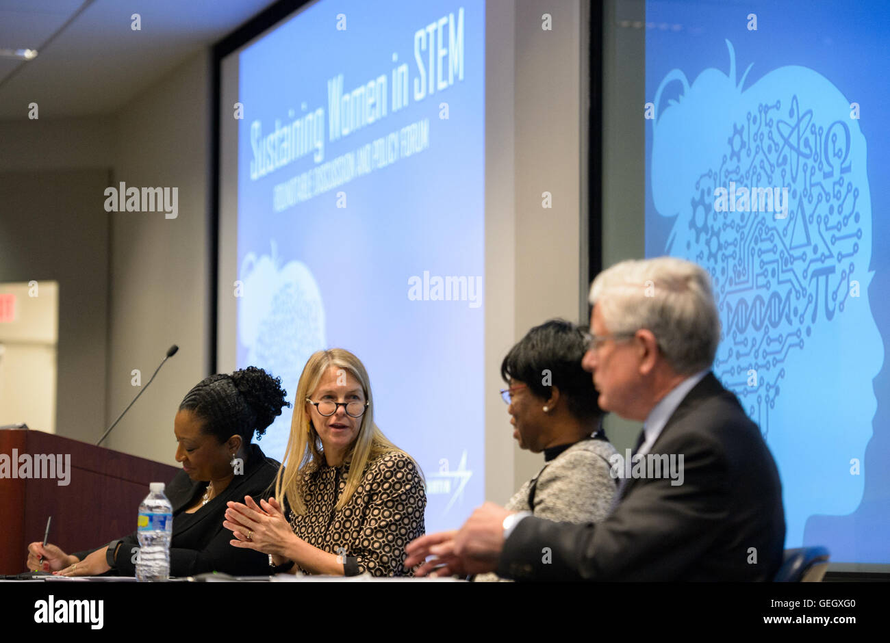 Women in stem hi-res stock photography and images - Alamy