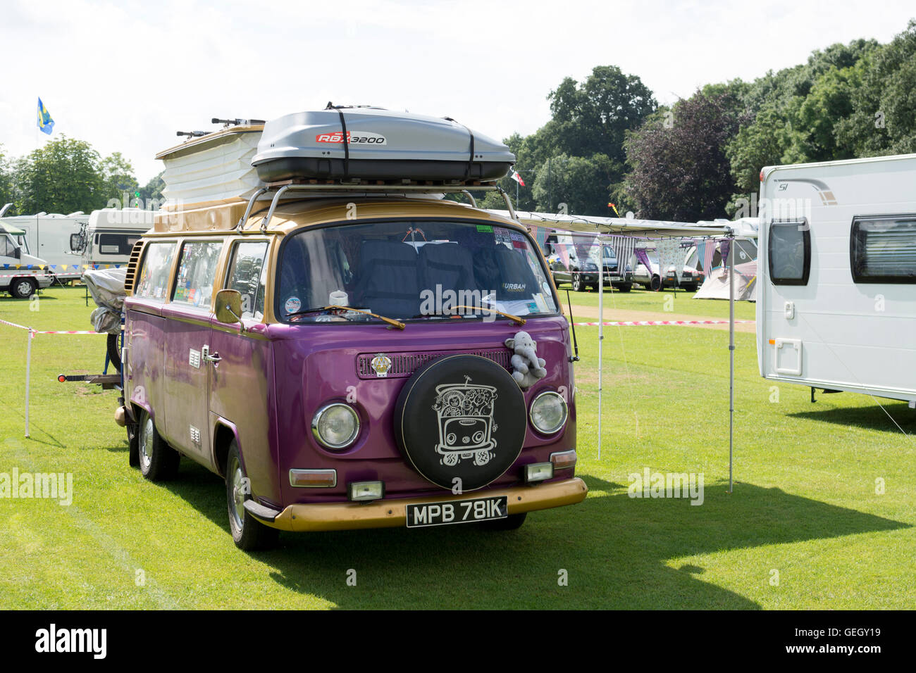 Purple van hi-res stock photography and images - Alamy