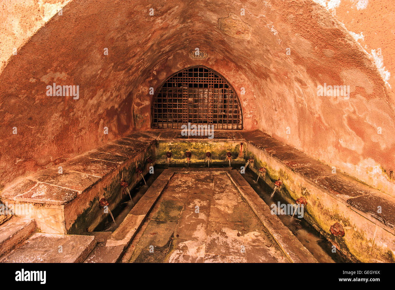 Lavatoio medievale hi-res stock photography and images - Alamy