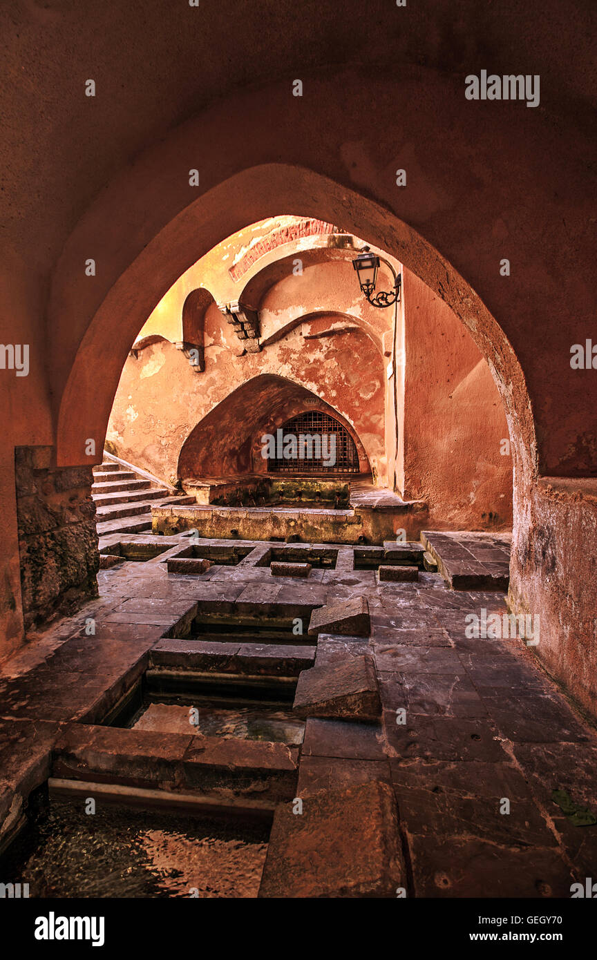 Lavatoio medievale hi-res stock photography and images - Alamy