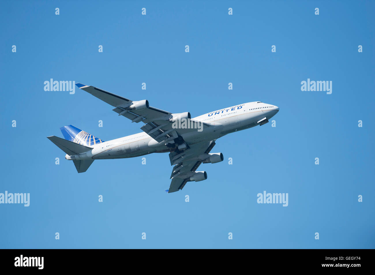 United airlines 747 jet airliner hi-res stock photography and images ...