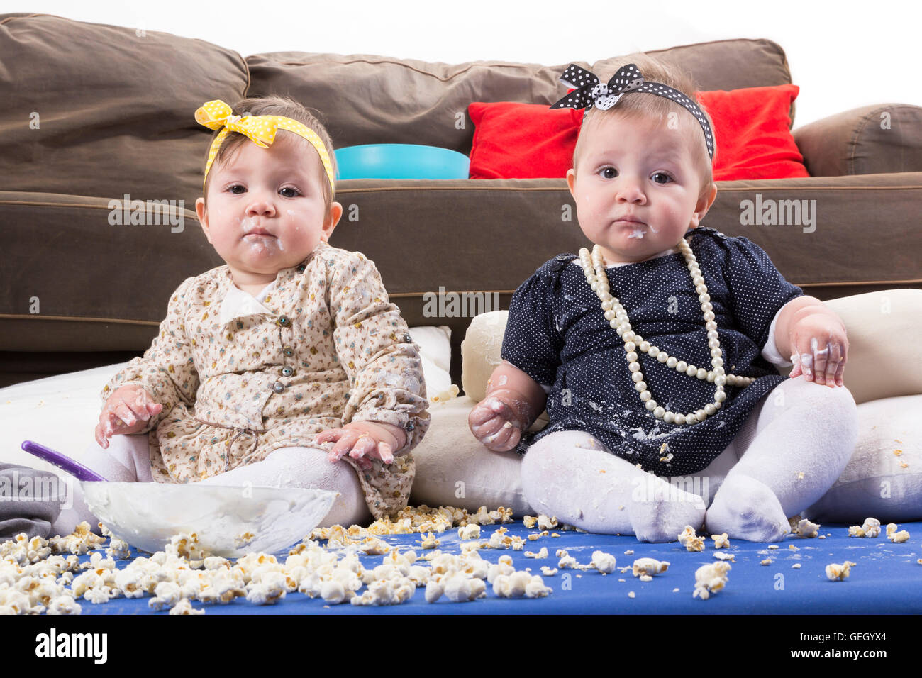 Twin babies hi-res stock photography and images - Alamy
