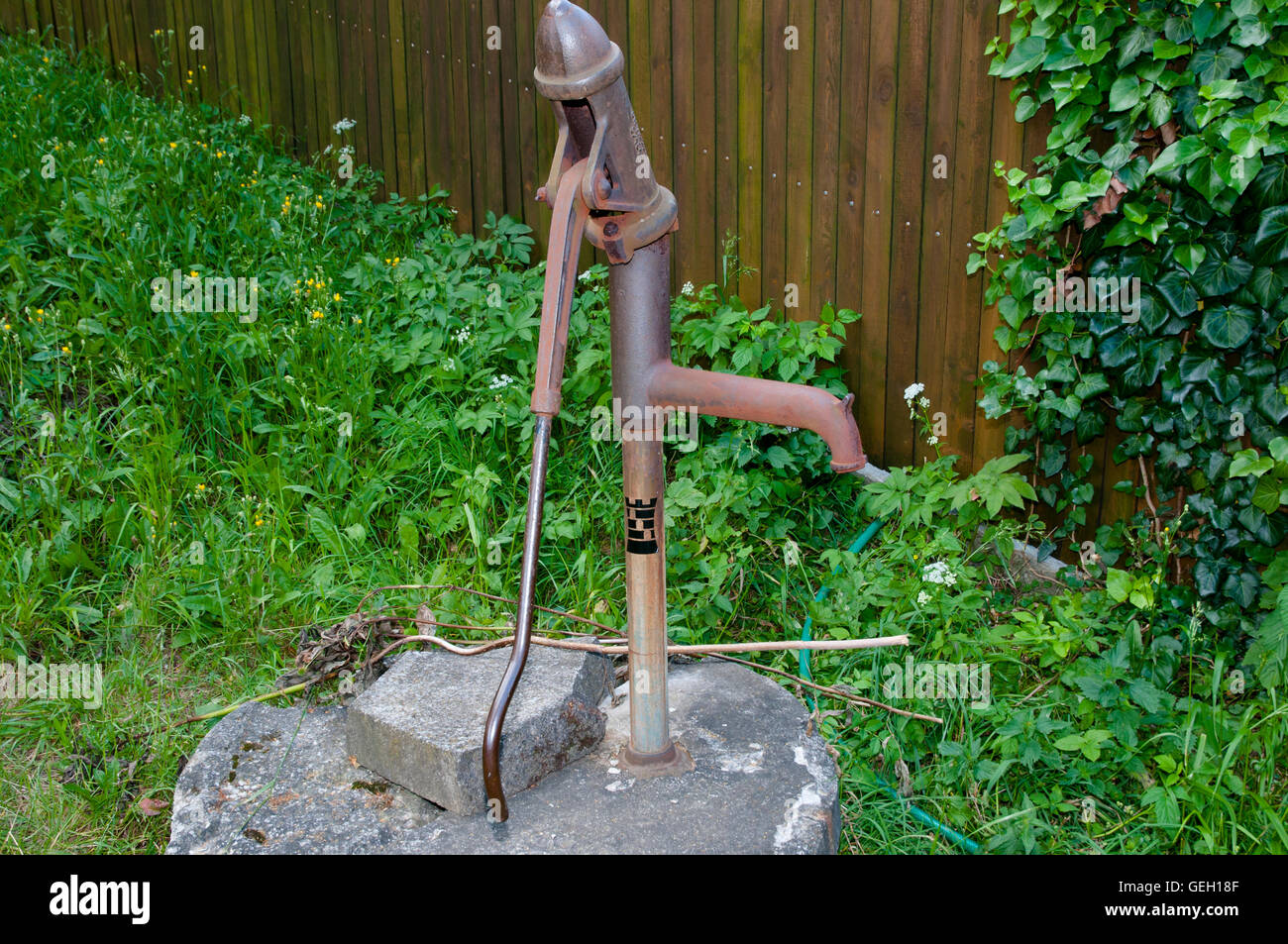 Outdoor hand pump hi-res stock photography and images - Alamy