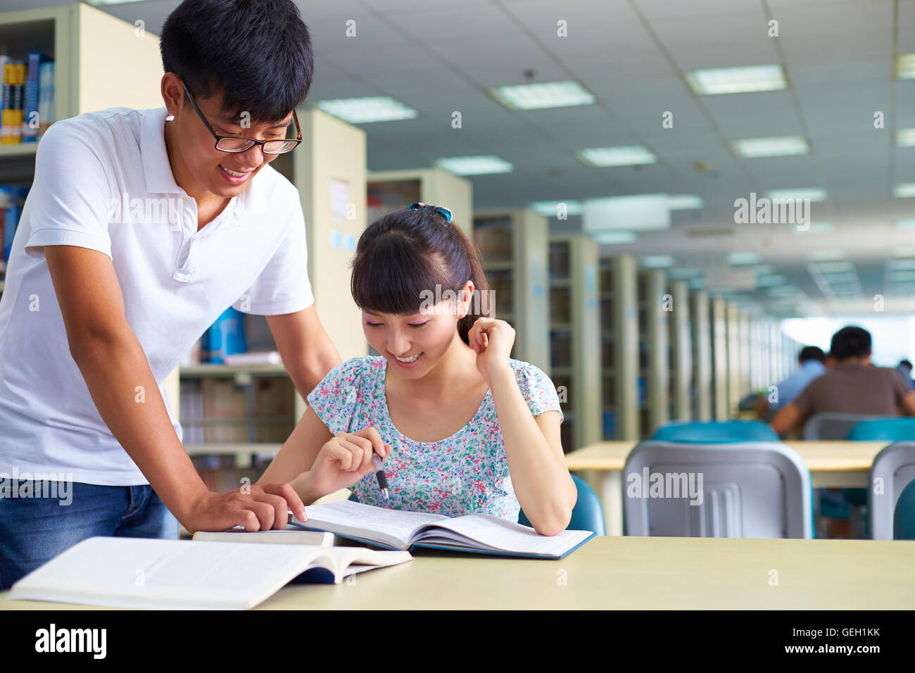 Two college friends talking hi-res stock photography and images - Alamy