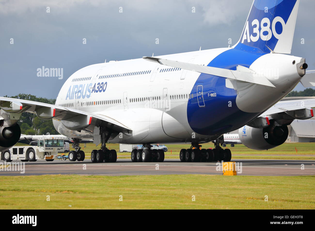 The Airbus A380 F-WWDD displayed its impressive maneuverability at the ...