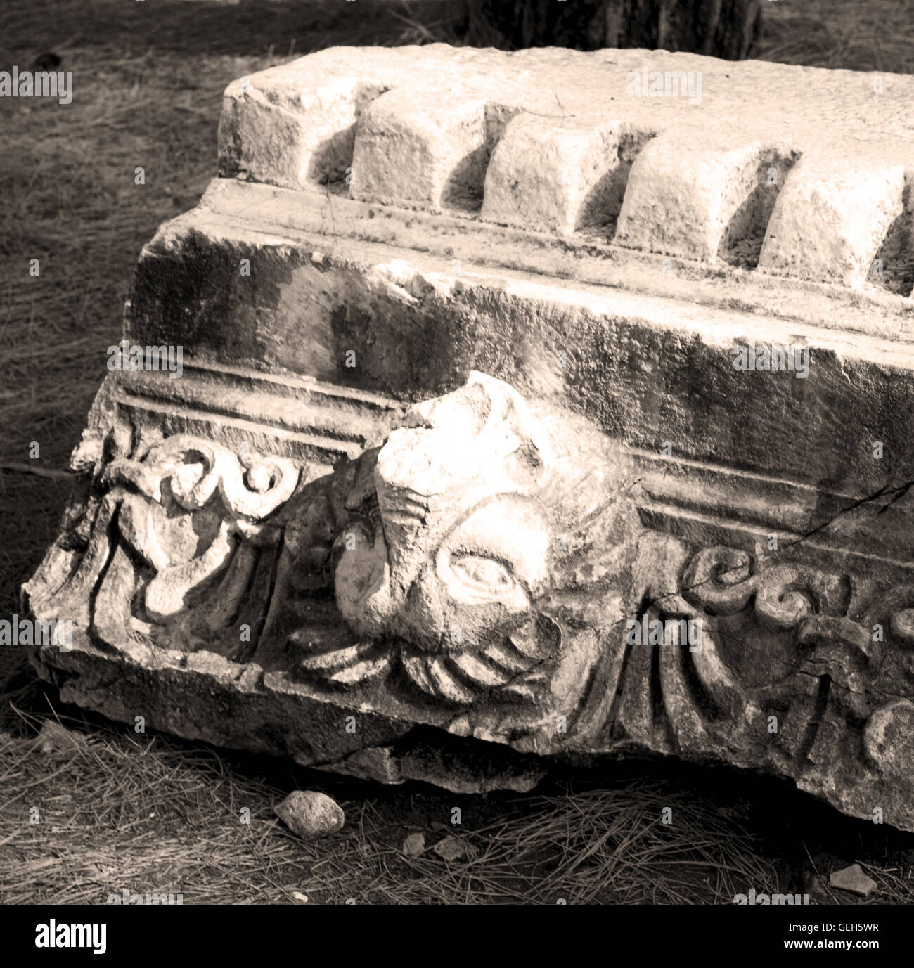 Destroyed column in black and white hi-res stock photography and images ...