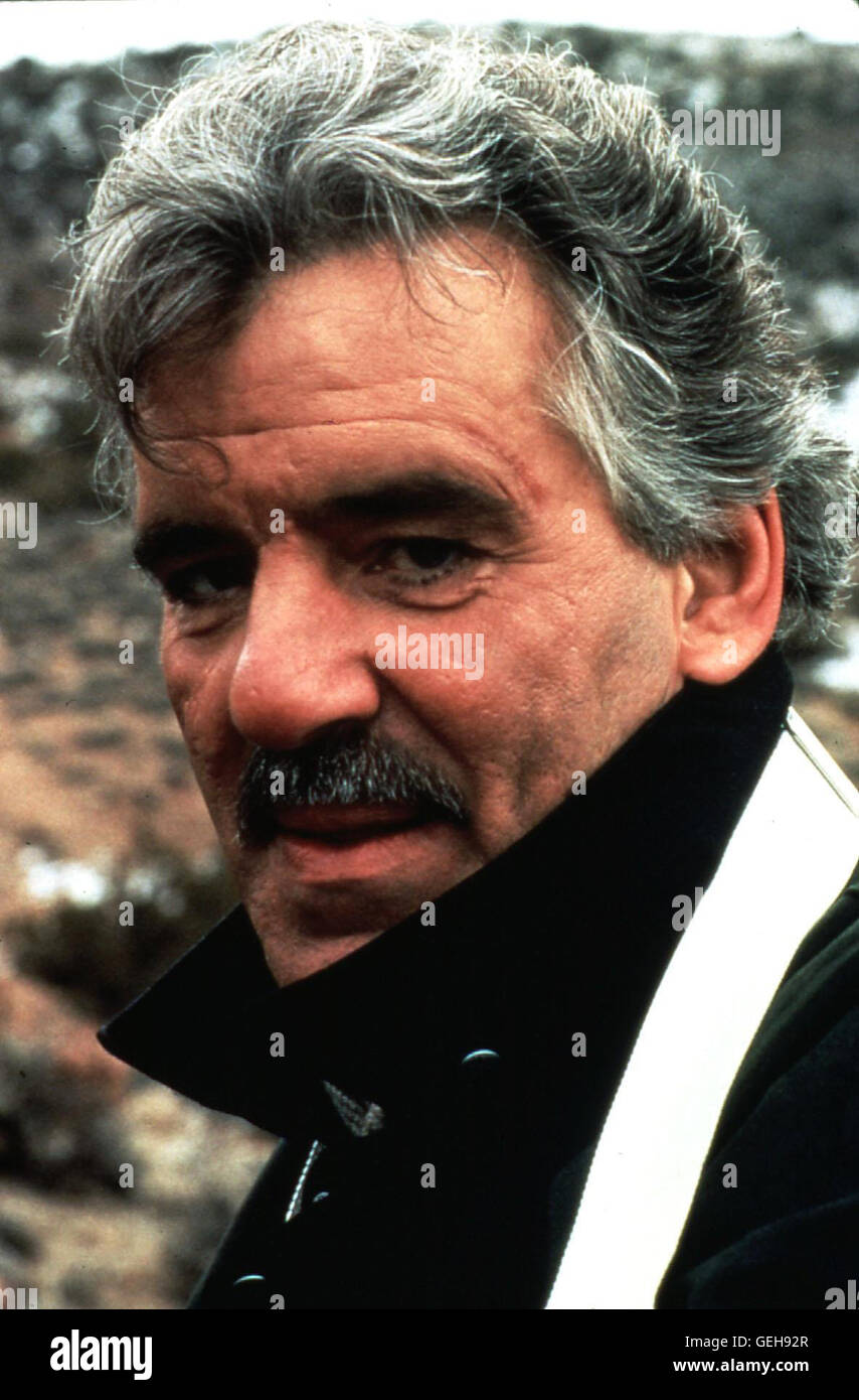 Dennis farina hi-res stock photography and images - Alamy