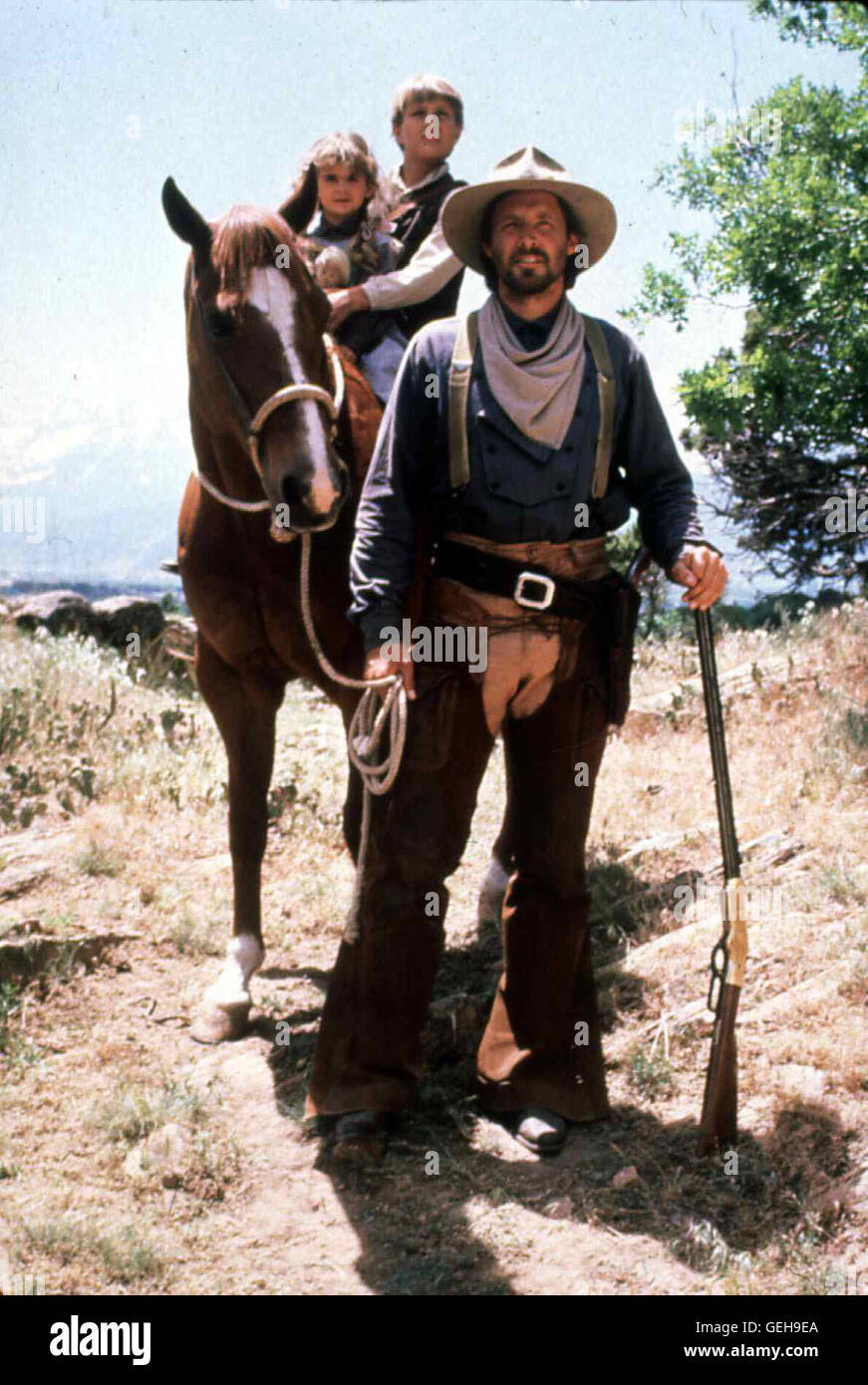 Betty Sue Powell (Lisa MacFarlane), Hardy (Thomas W. Brown), Scott ...