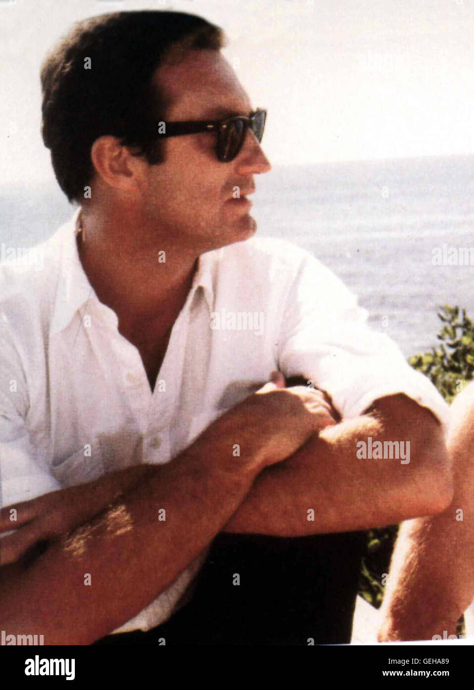 Cliff Hardy (Bryan Brown) *** Local Caption *** 1985, Empty Beach, The ...
