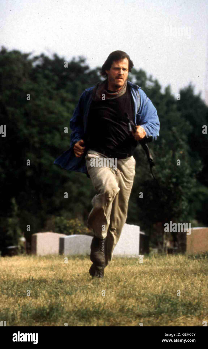 Michael Pare Als der Top-Gangster Clifton Santier mit einem gewaltigen ...