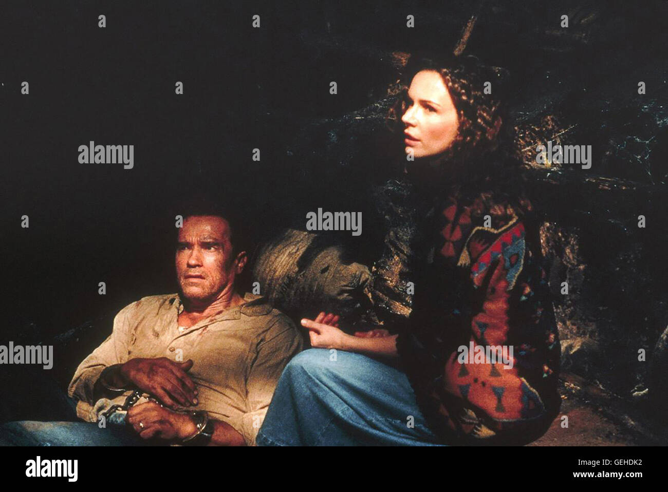 Arnold Schwarzenegger, Francesca Neri *** Local Caption *** 2001, Collateral Damage, Collateral ...